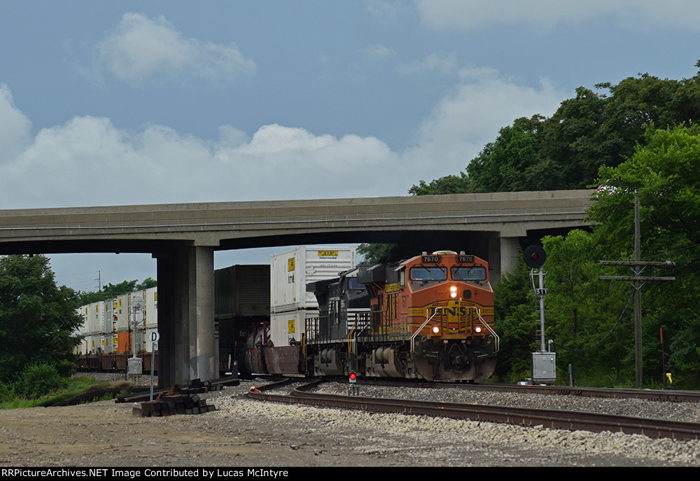 BNSF 7670 eastbound BNSF intermodal train